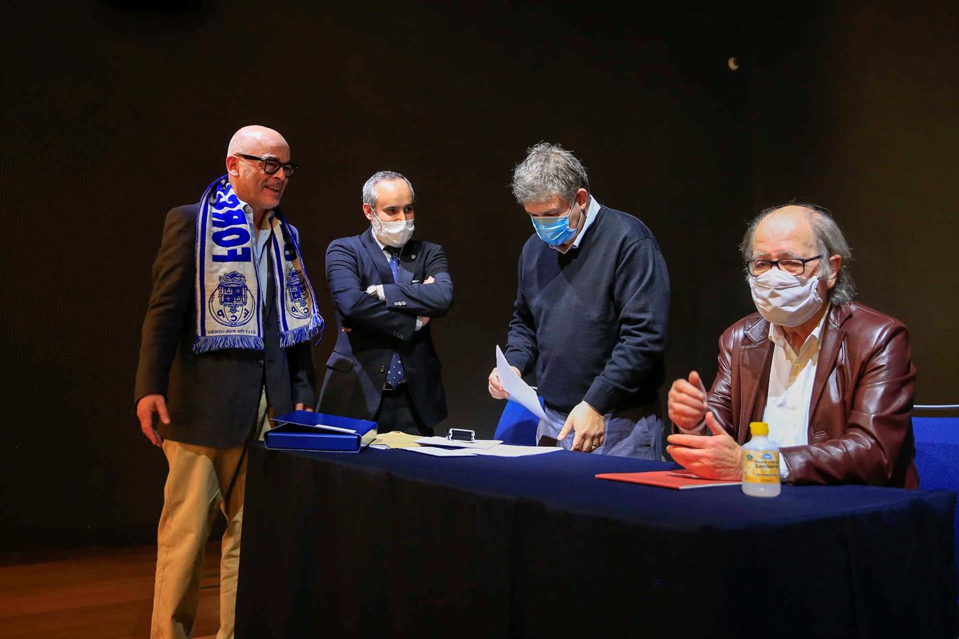 Nuno Lobo entrega assinaturas para ser candidato à presidência do FC ...