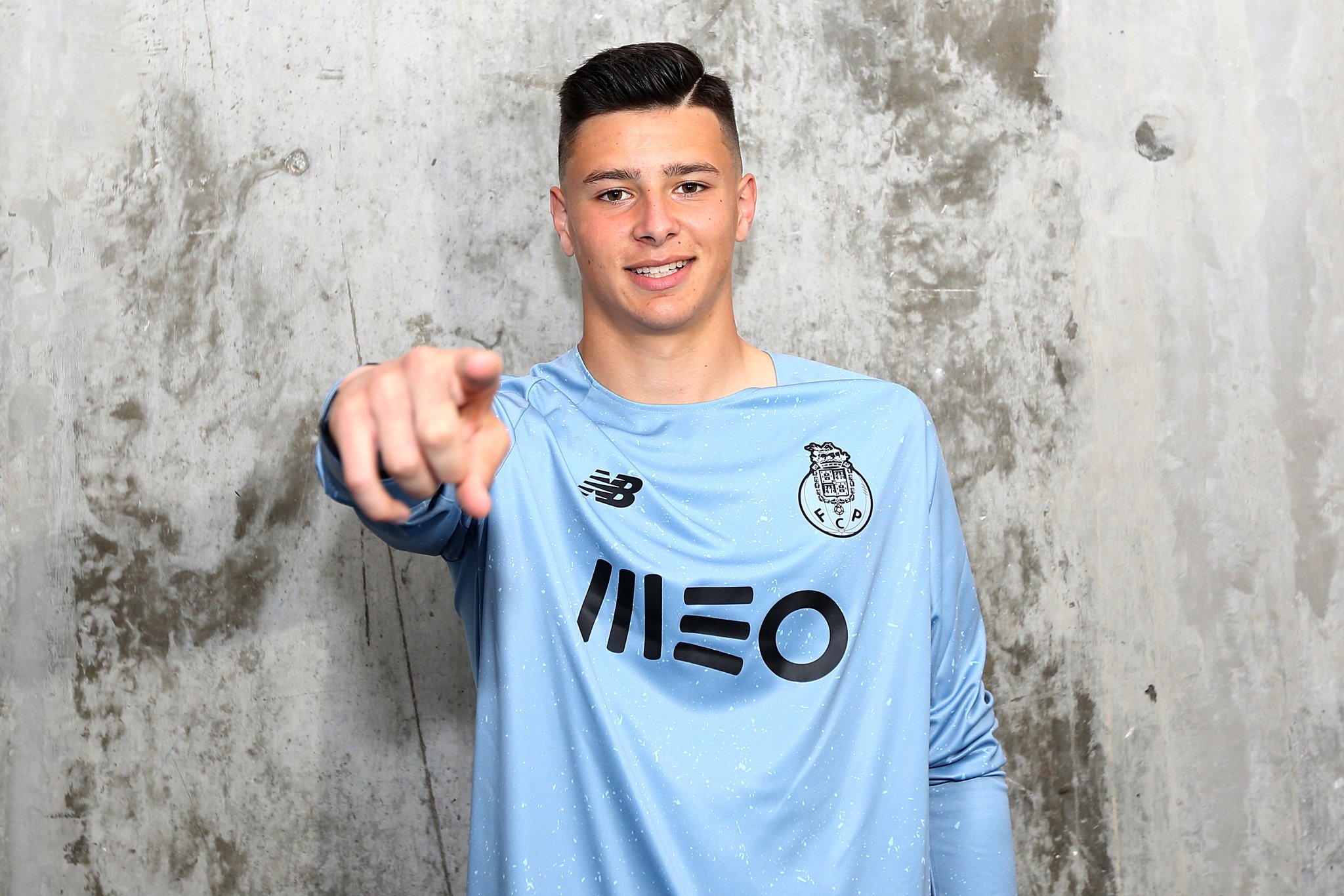 Diogo Fernandes até 2024 | Portal dos Dragões