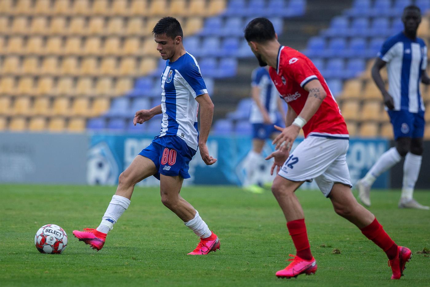 Rodrigo Valente no Estoril até 2024 | Portal dos Dragões