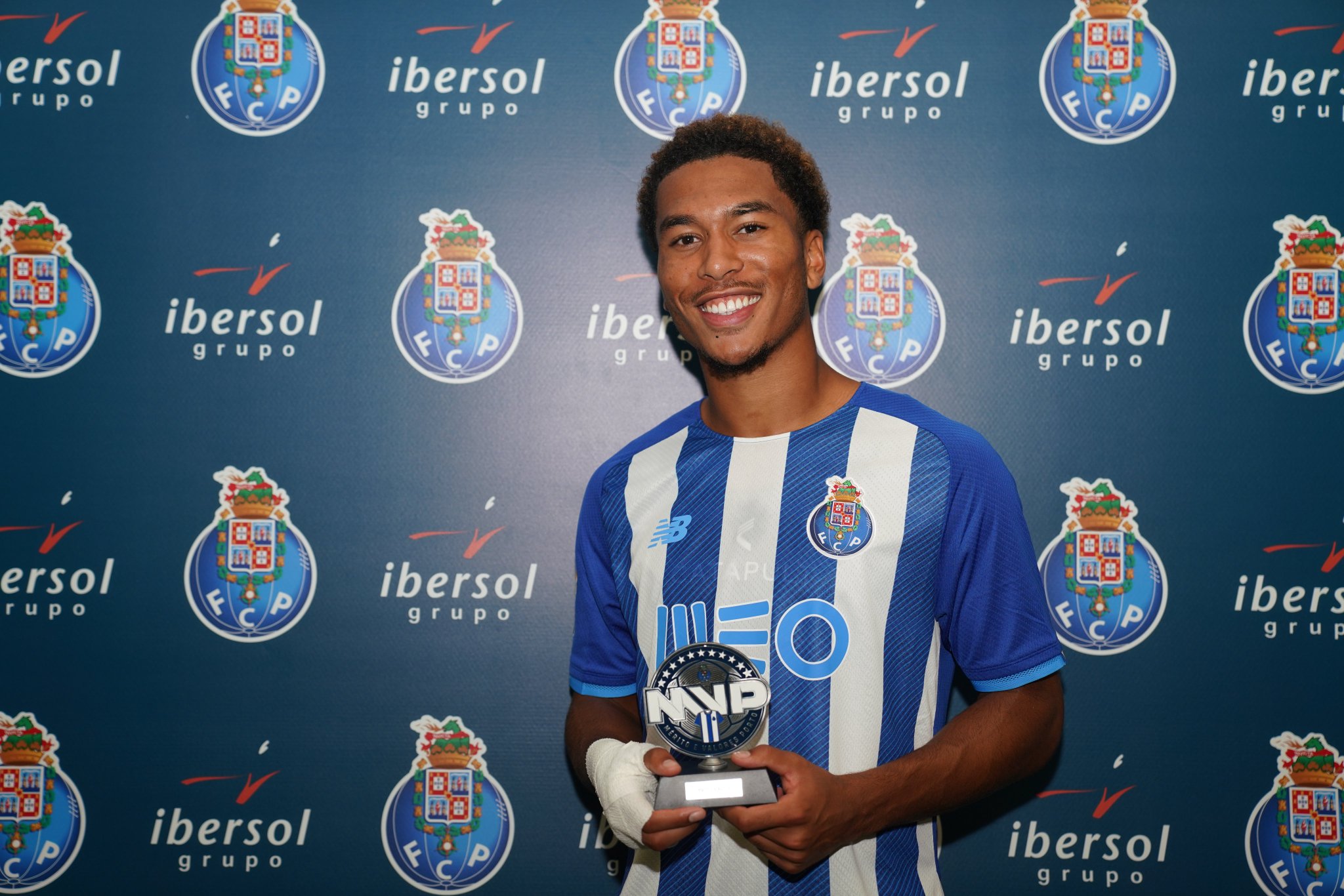 Danny Loader é caso único em 90 anos | Portal dos Dragões