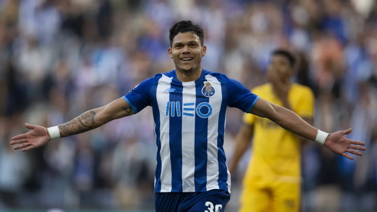 Campeão das ’big-5’ segue Evanilson | Portal dos Dragões