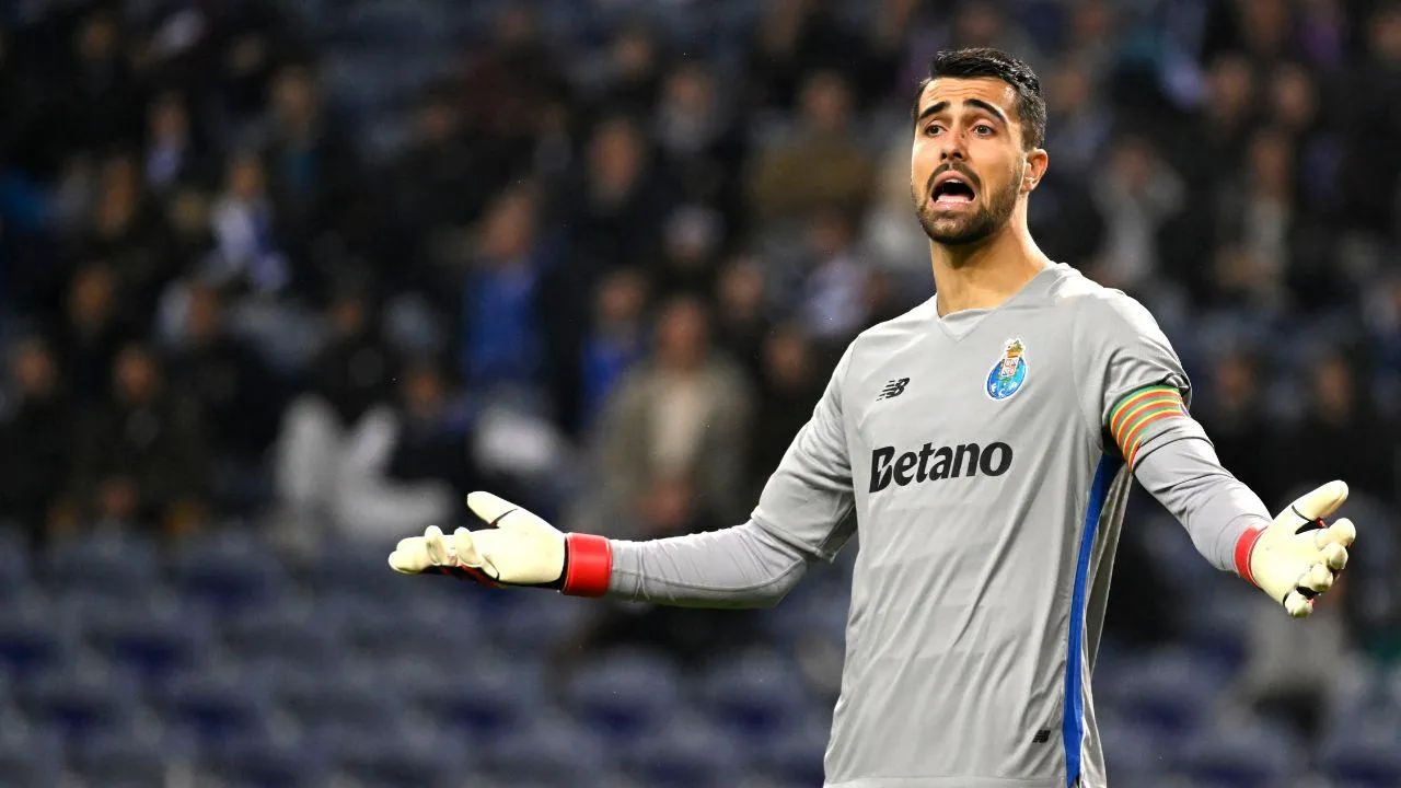 FC Porto propões renovação e tenta subir cláusula de Diogo Costa para ...