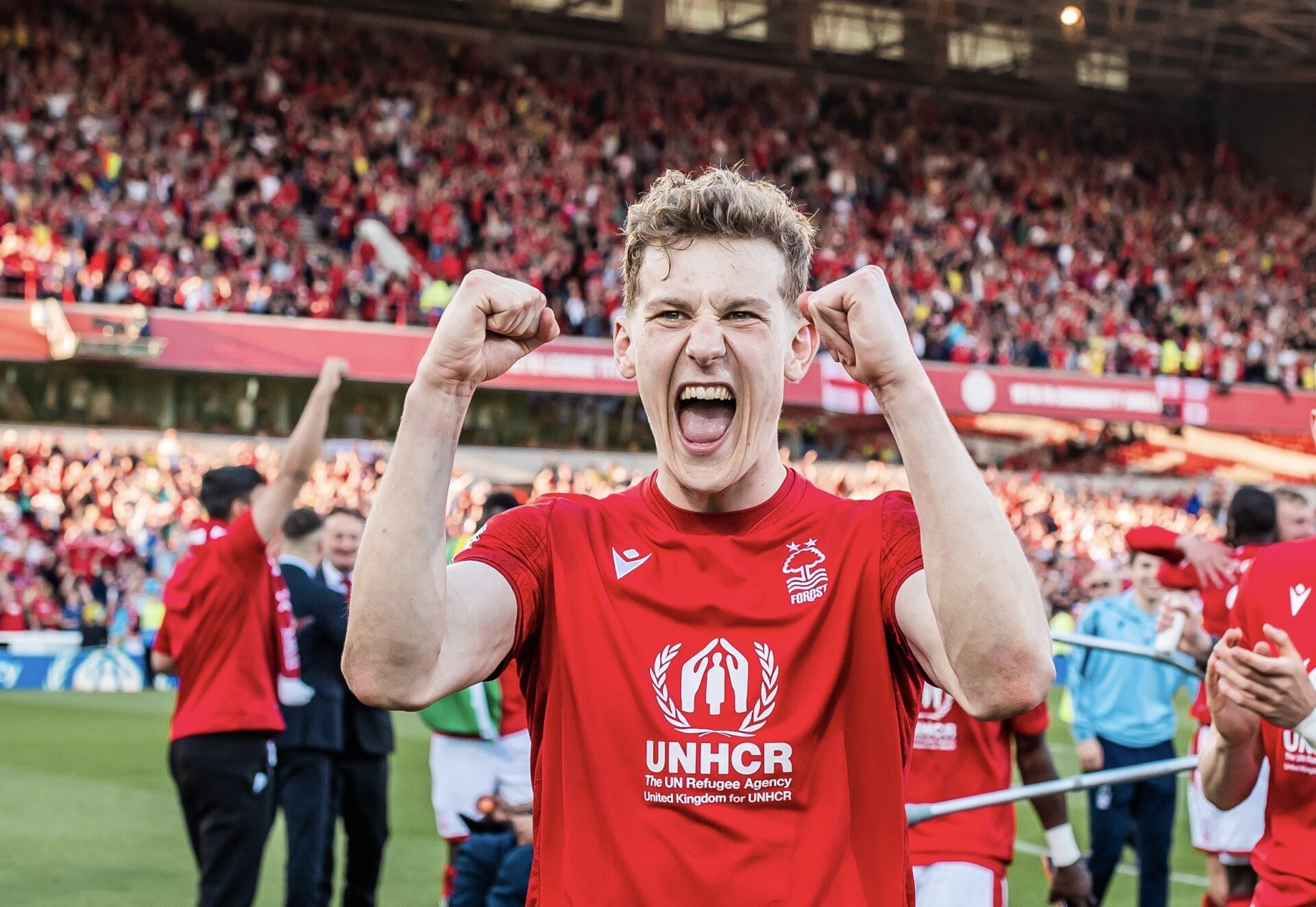 Ryan Yates, médio do Nottingham Forest, elogia FC Porto: “Está num ...